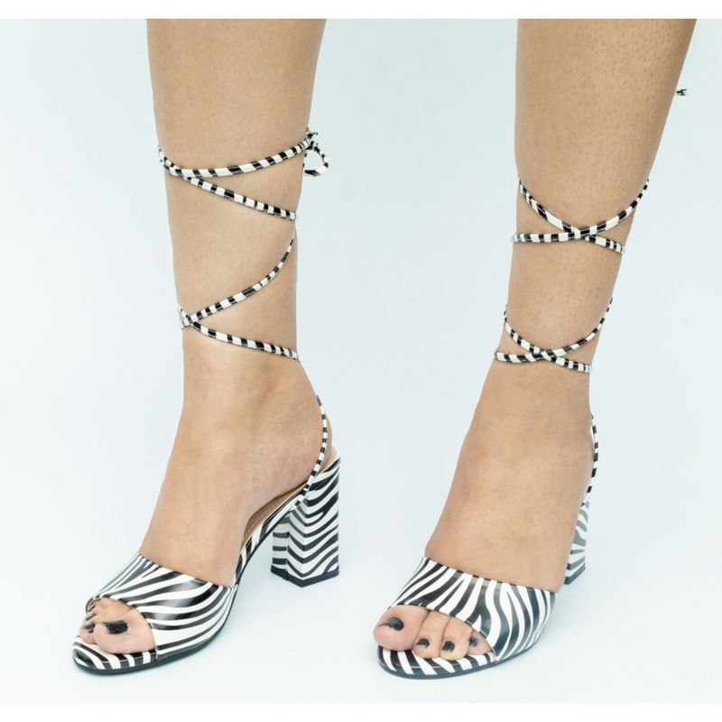 Buy Dapper Feet Block Heel Tie Ups - Black Online