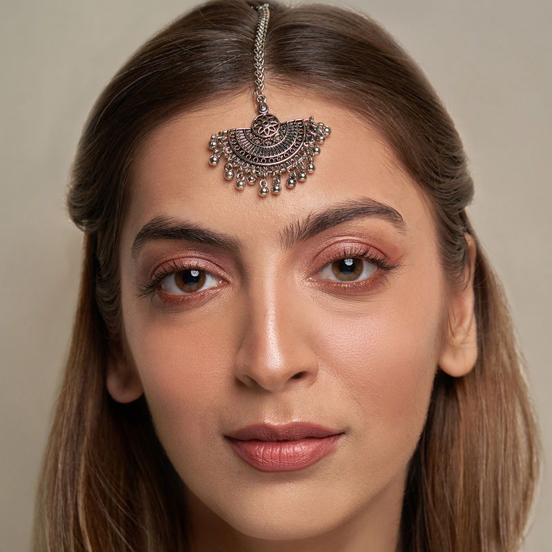 Azai by Nykaa Fashion Ethnic Oxidised Maangtikka with Silver Drops: Buy ...