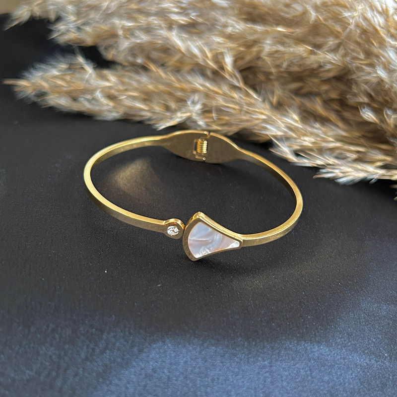 Buy Nekhi Love Triangle Kada Online