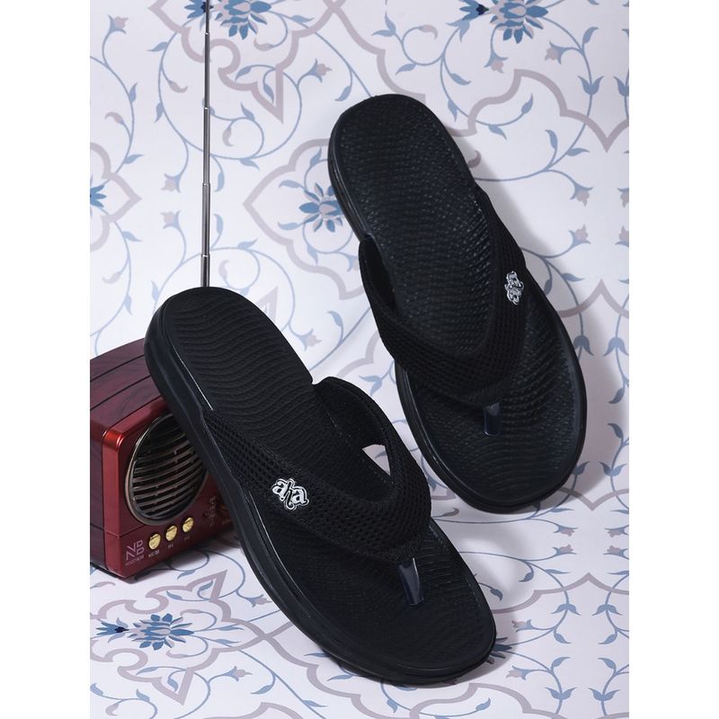 Buy LIBERTY Black Round Toe Flipflops Online