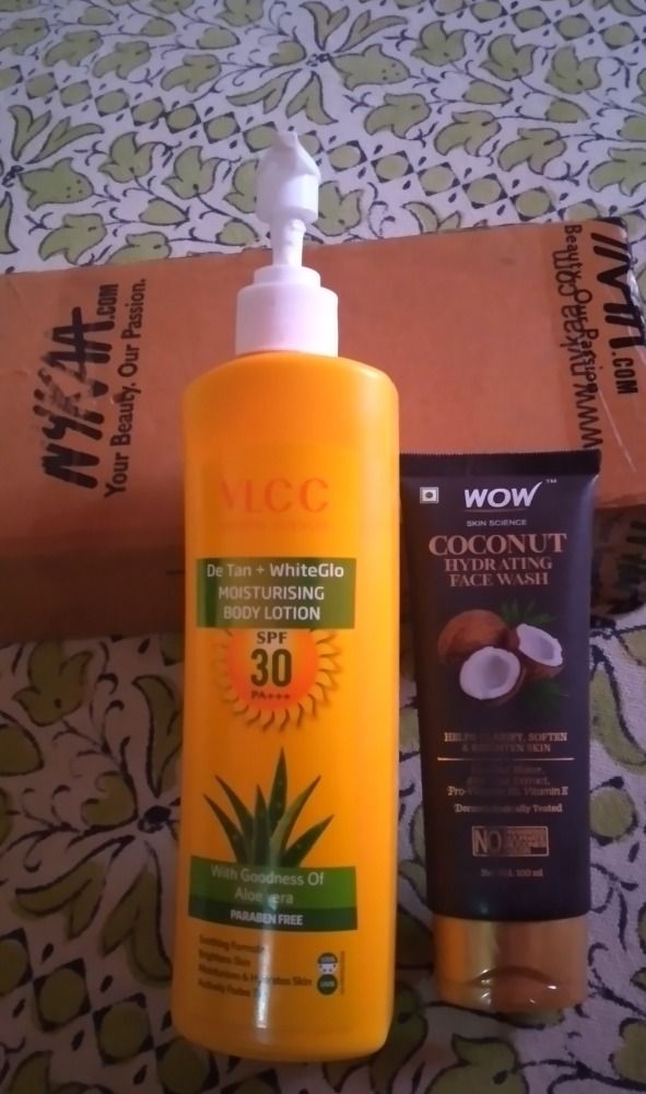 VLCC DeTan + WhiteGlo Moisturising Body Lotion SPF 30 PA+++: Buy VLCC ...