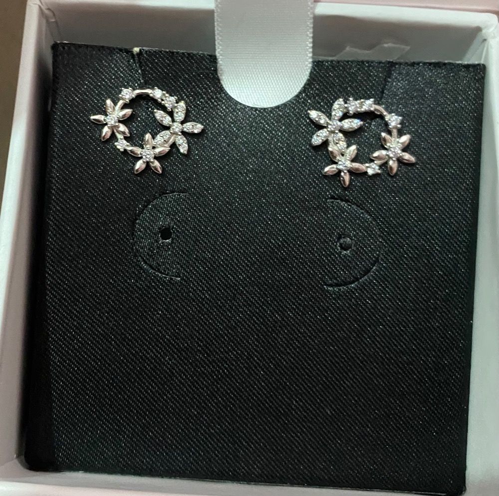 Giva Sterling Silver Shining Flower Studs For Women(One Size) Reviews ...